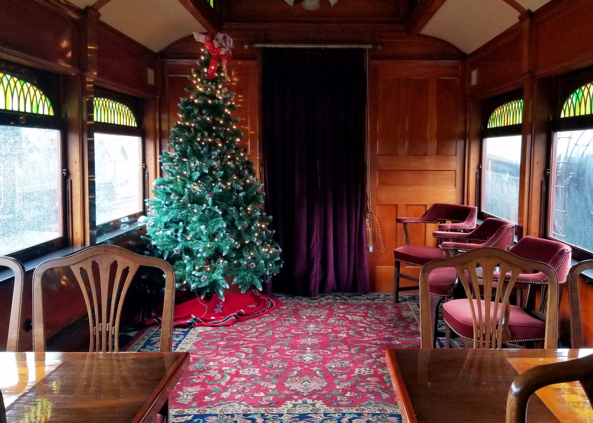 Santa Paradise Express Train Ride - Club Car Seating For Groups